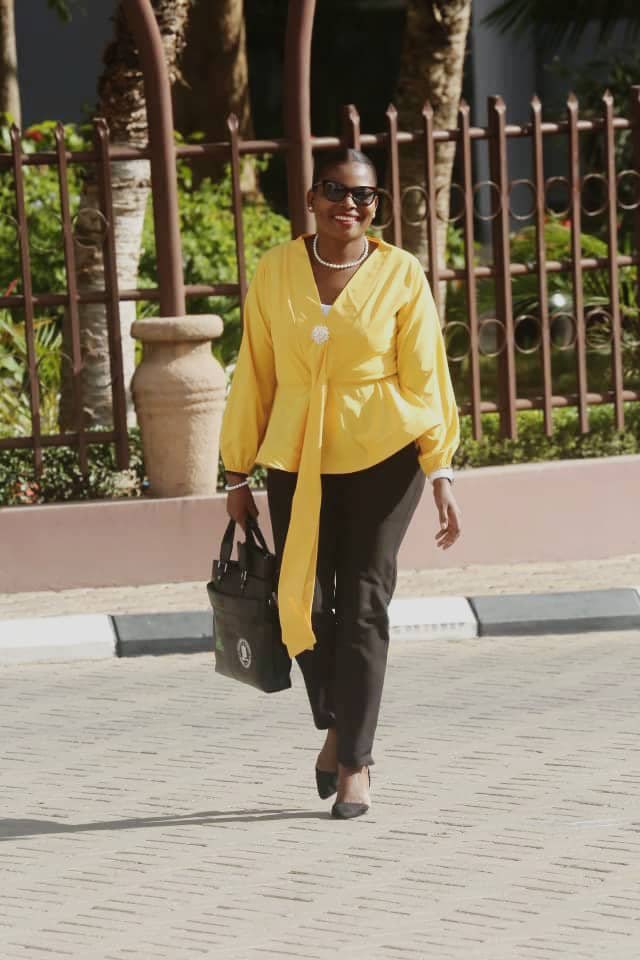 Female Politician Thrown Out From Parliament For Wearing Tight Trousers ...